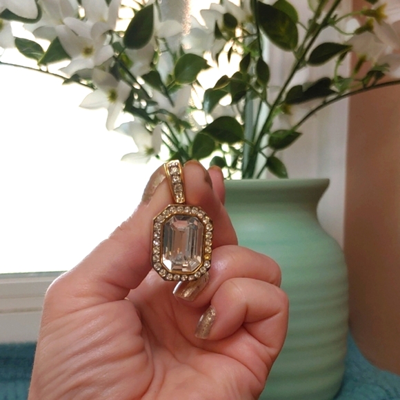Carolee | Jewelry | Carolee Elegant Gold Crystal Pendant | Poshmark